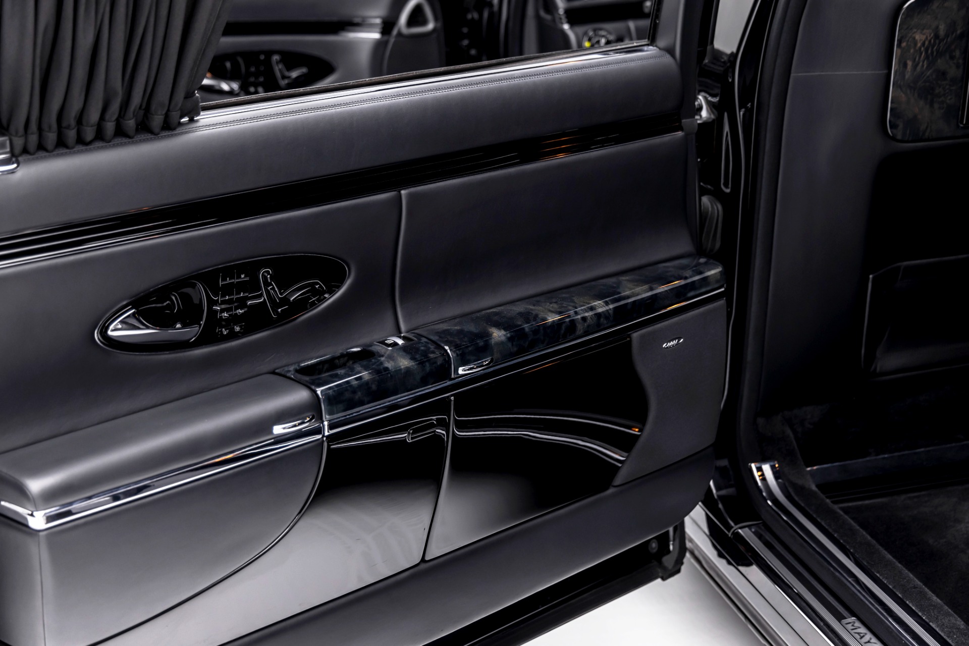 Maybach 62s Interior