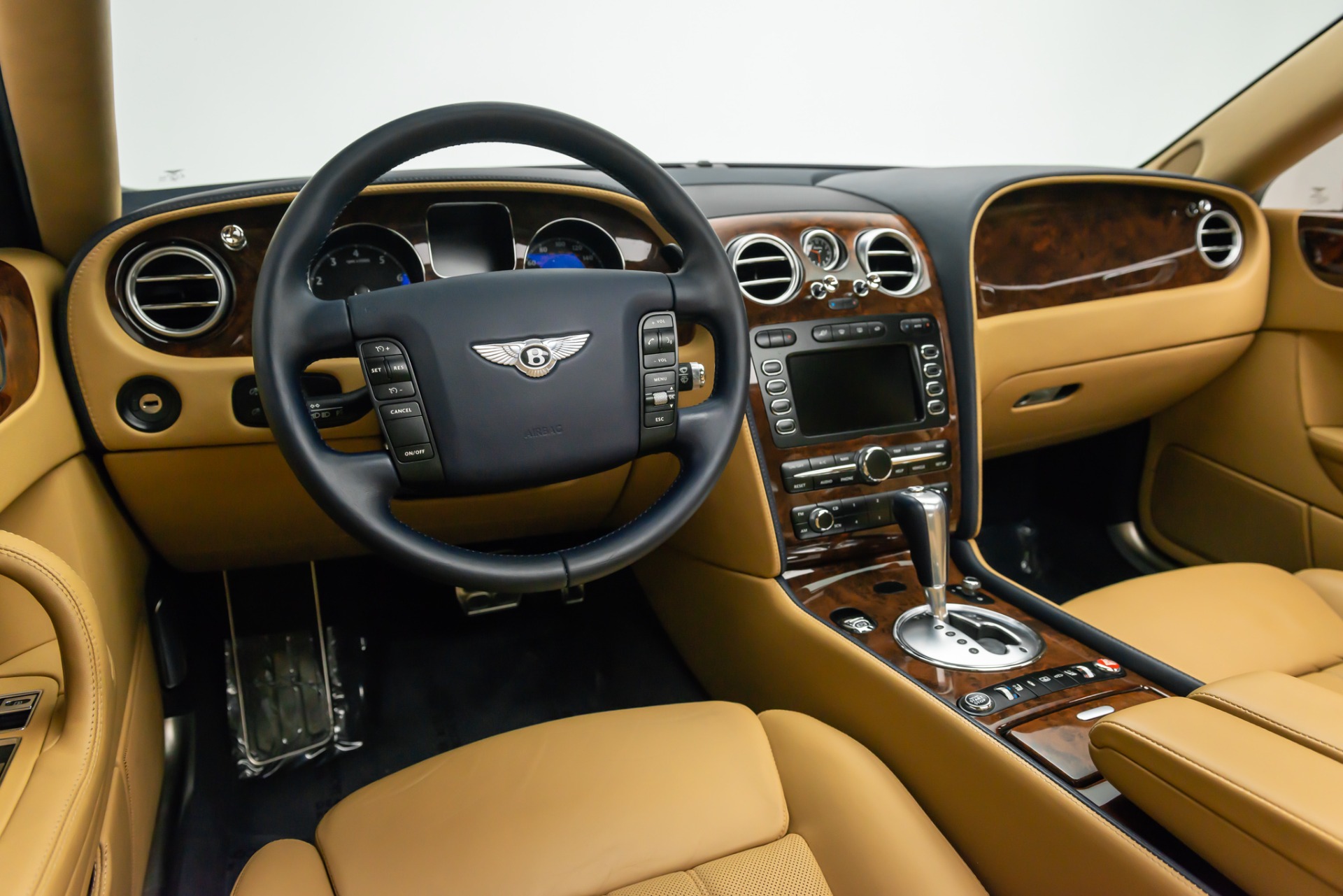 El VW Phaeton me parece la berlina de lujo por excelencia de principios ...