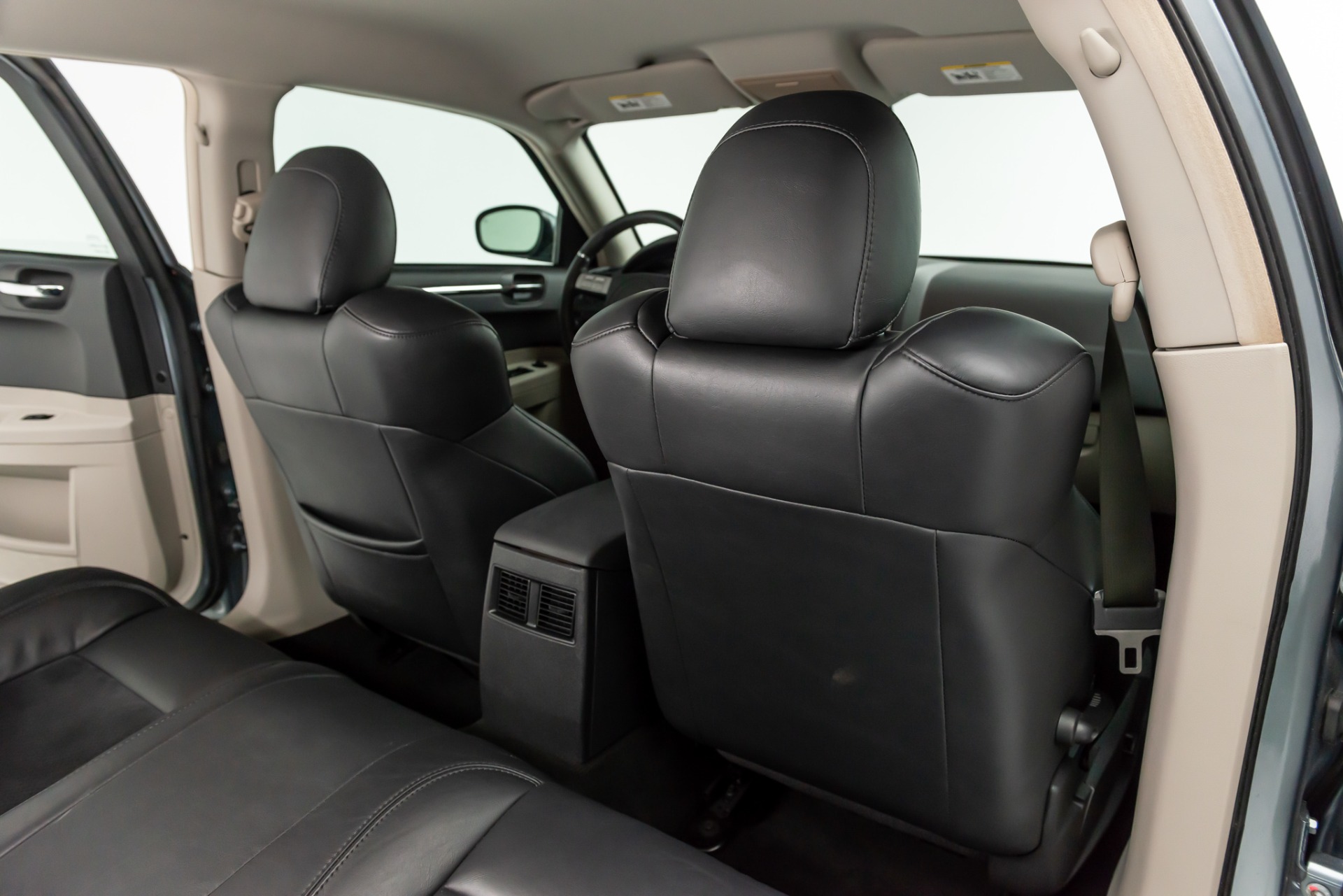 2010 Chrysler 300 Back Seats